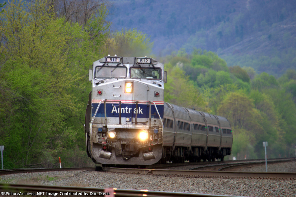 Amtrak B32-8WH 512 leads 42
